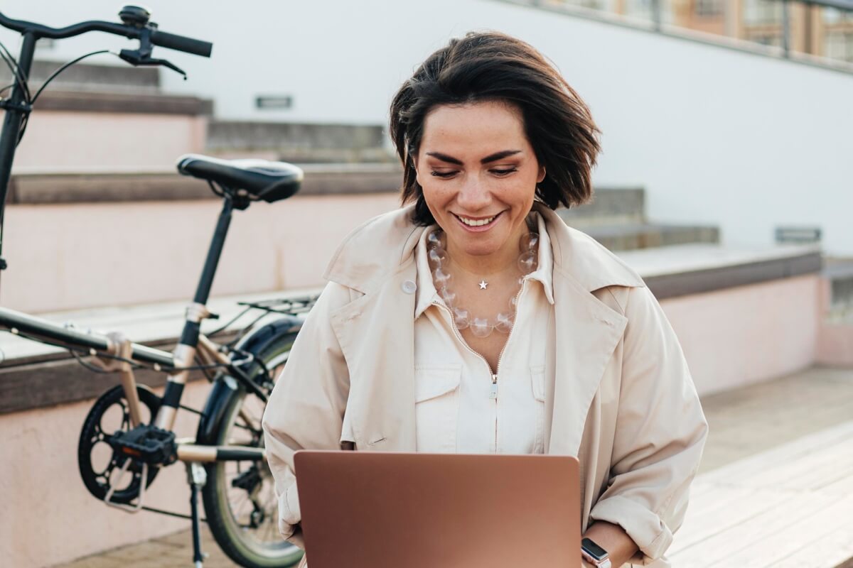 LOS DISTINTOS SIGNIFICADOS DEL PHRASAL VERB TO TURN - Kairon Particular